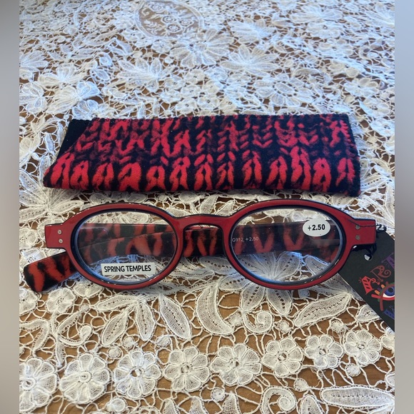 Art to Wear | Accessories | Nwt Red Animal Print Readers Reading ...